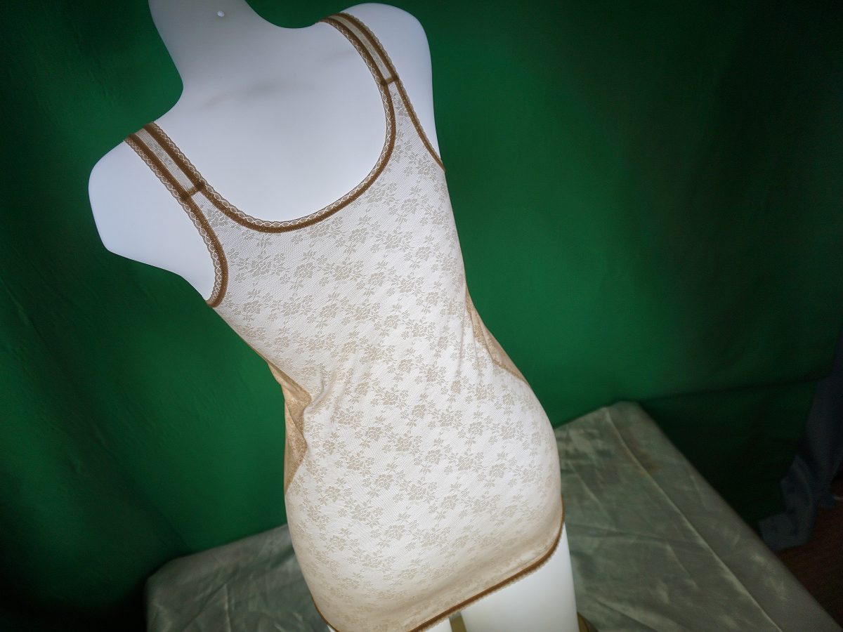 Yahoo!オークション - 3951 7月厳選 トリンプ ボディシェイパーM ベー...